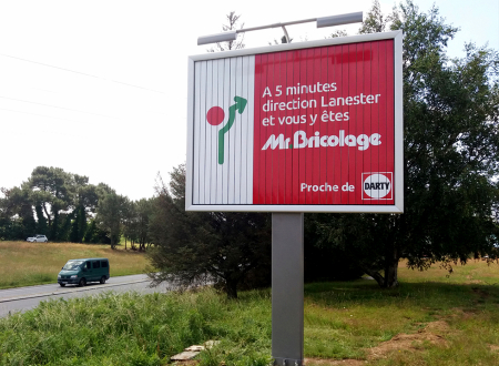 Informative and advertising Billboards: LED, LCD and touchscreens ...